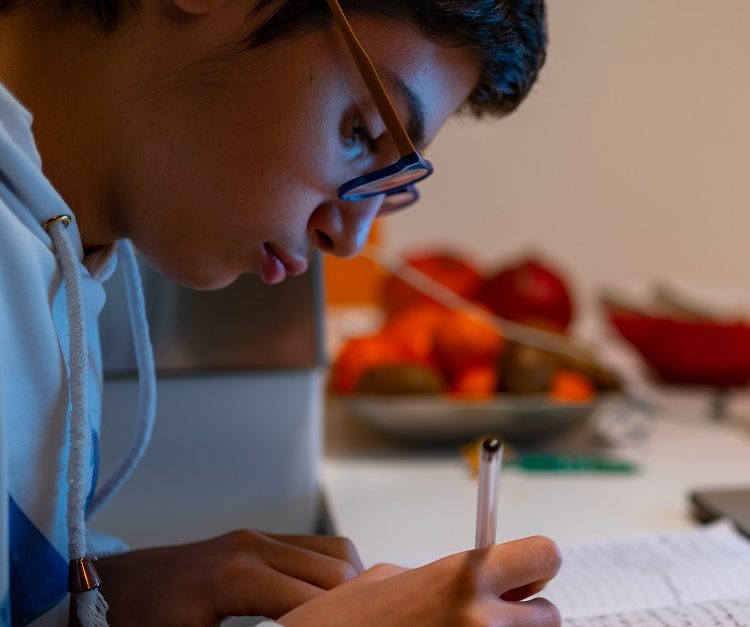 Back to virtual school: Tips to help kids transition after summer