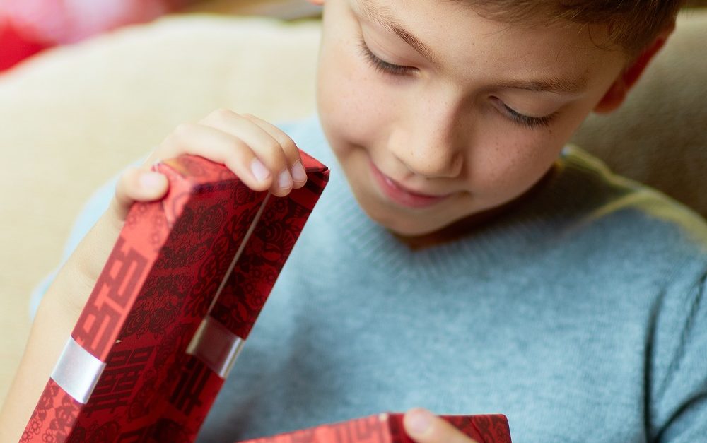 Tips to foster a happy holiday season for kids with autism