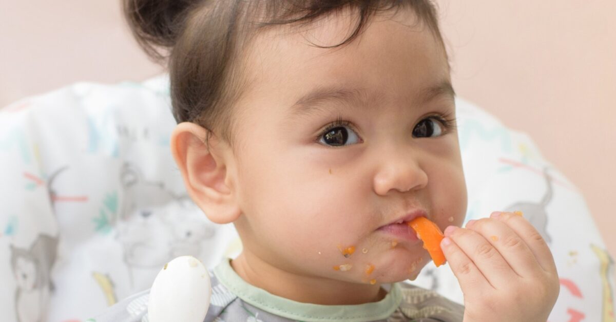 Baby-led weaning vs. spoon-feeding: Which is best? - CHOC